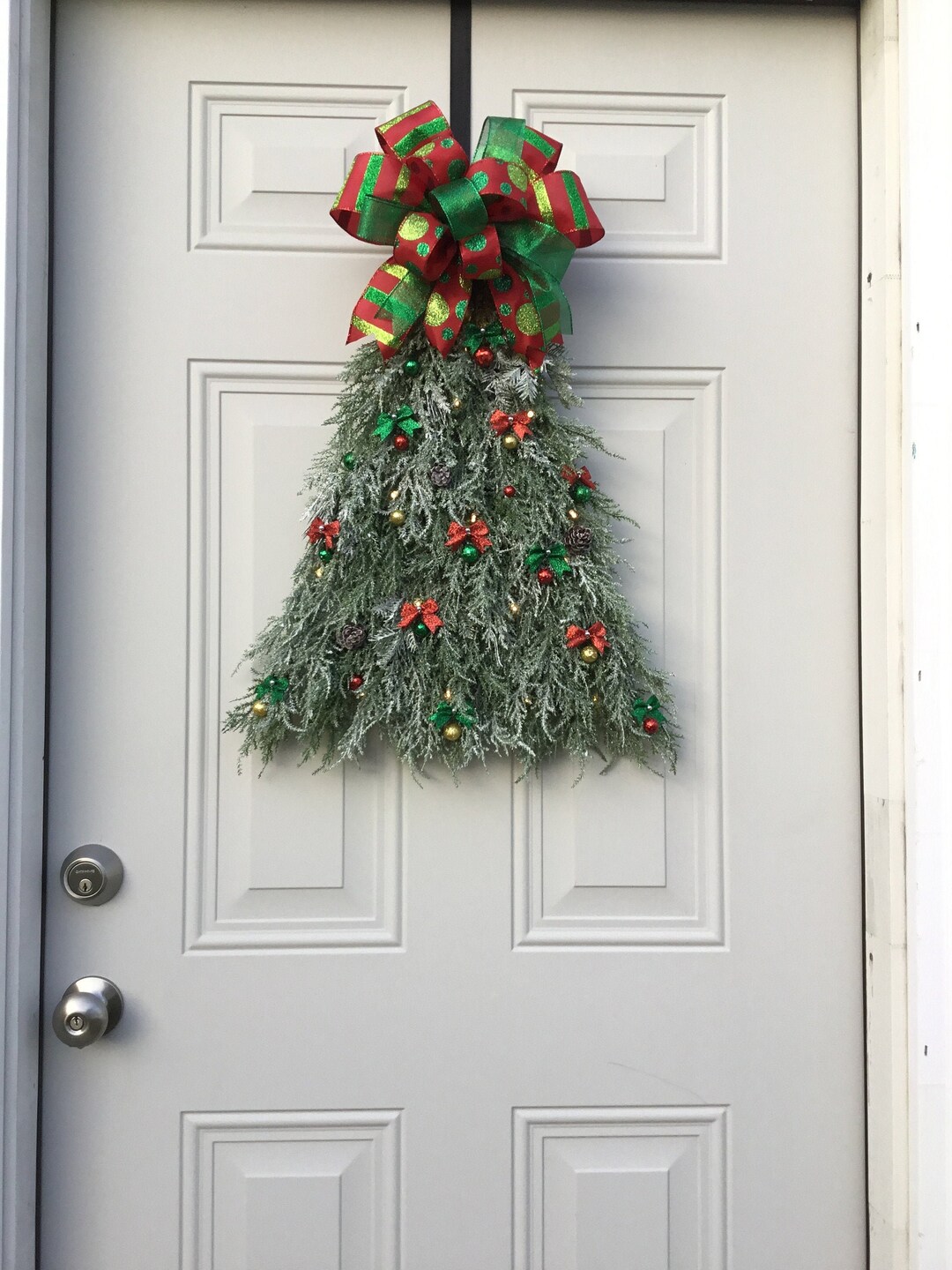 Lighted Christmas Tree, Life Like Greenery, Battery Operated Lights ...