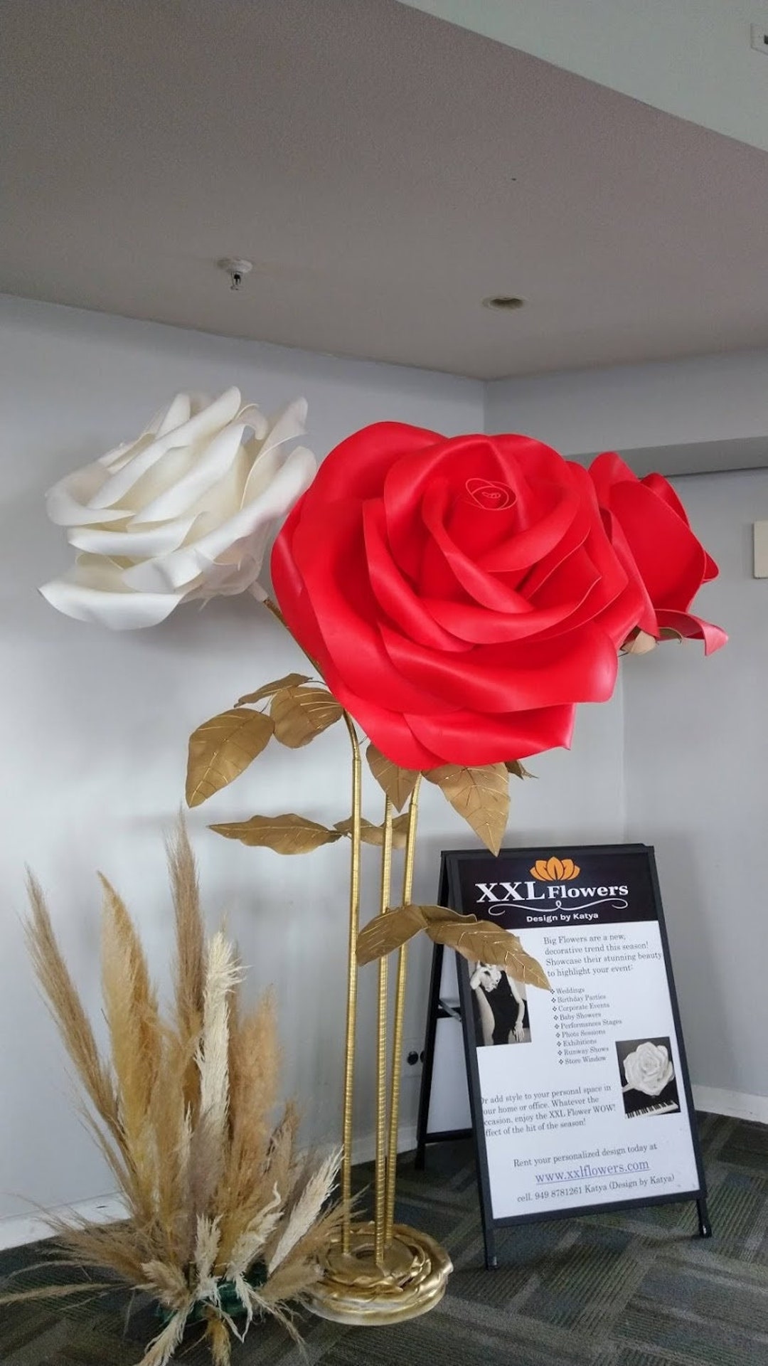 Giant Self-standing Bright Red Roses / Props for Photo Shoots / Luxury ...