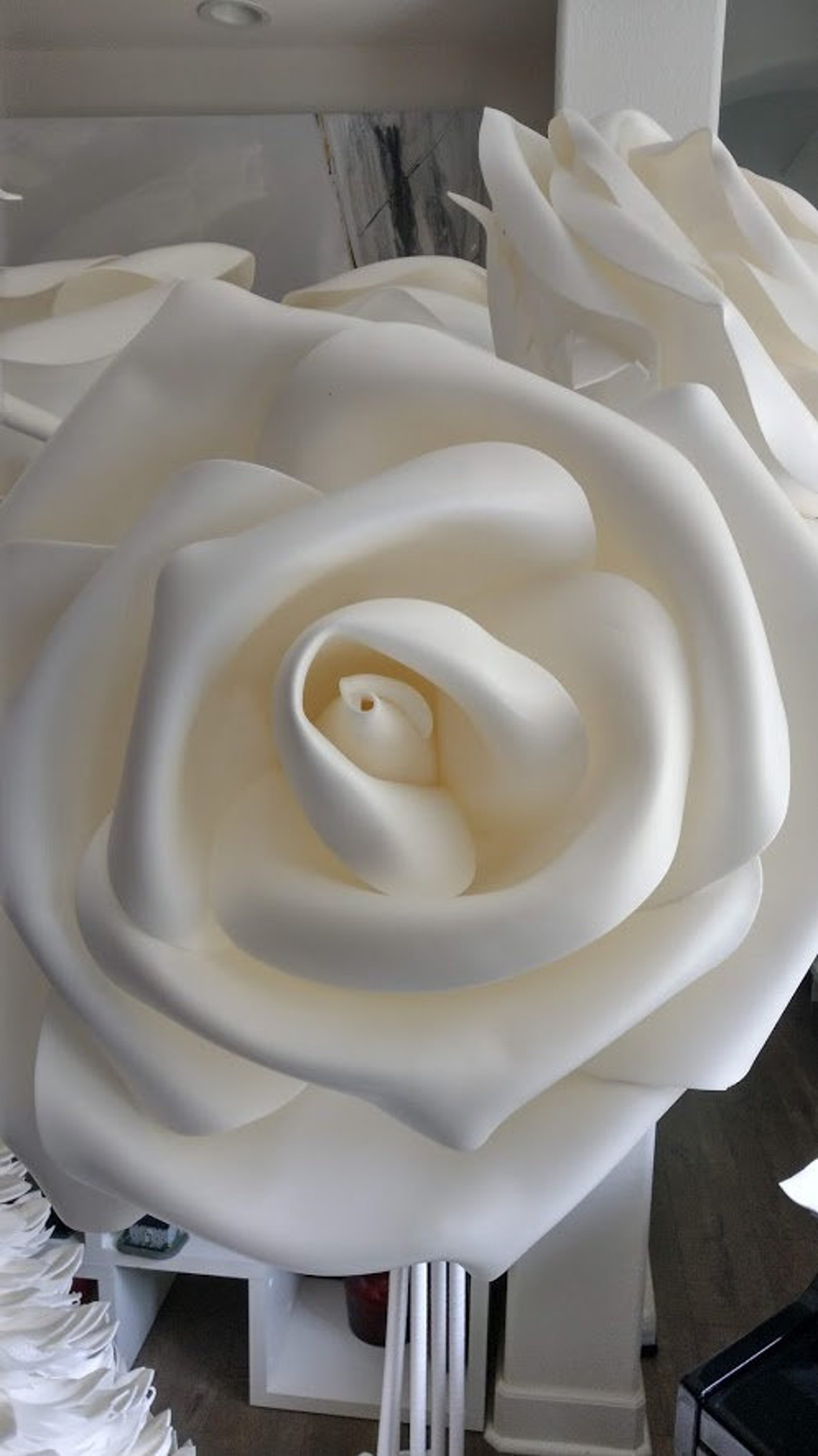 Giant Self Standing White Roses / Giant Flowers / Wedding - Etsy