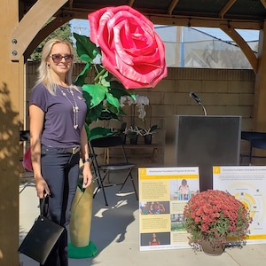 Giant Self Stand Red Rose Flower, Perfect for as a Photo Prop / Alice ...