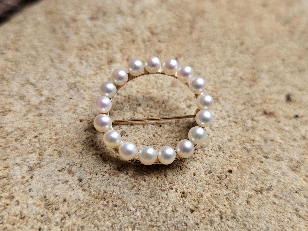 Vintage 14k Yellow Gold & Cultured Akoya Pearl Circle Pin. - Etsy