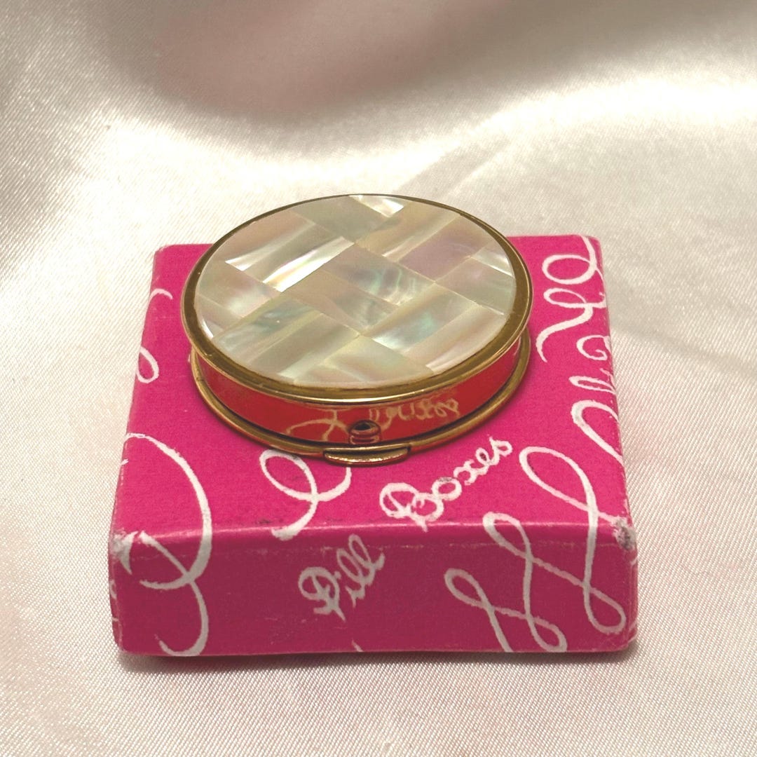 Vintage Kigu Mother of Pearl Pill Box. Unused and Boxed. 1960s - Etsy