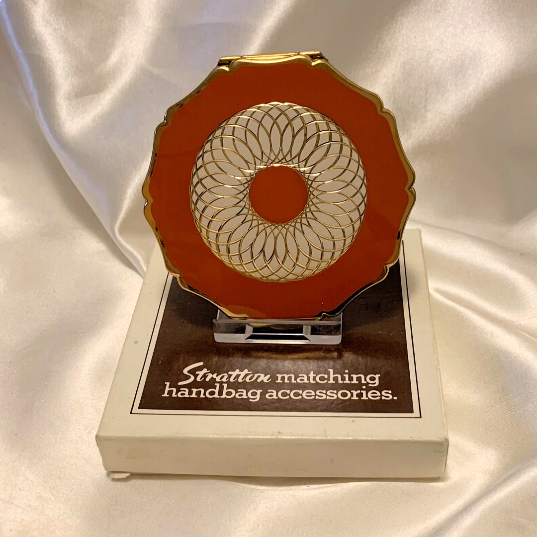 Vintage Stratton Orange Compact. Orange and White. Diamond Cut Queen ...