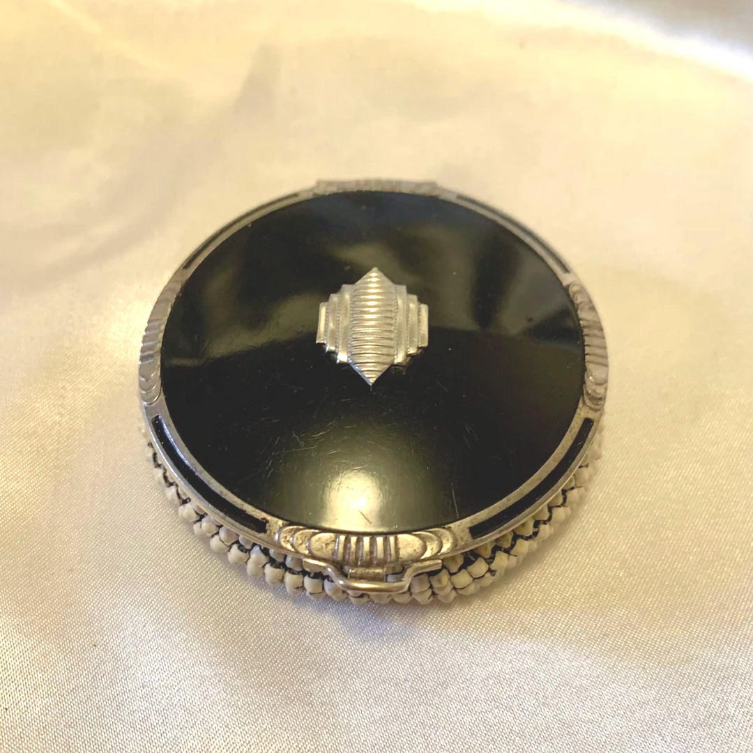 Vintage Evans Mesh Compact. Black Enamel With Art Deco Motif. Mesh ...