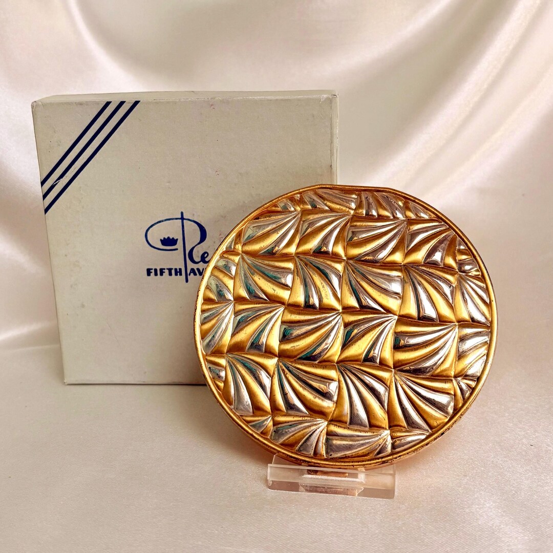 Vintage Rex 5th Avenue Flapjack Powder Compact. Unused With Silver and ...