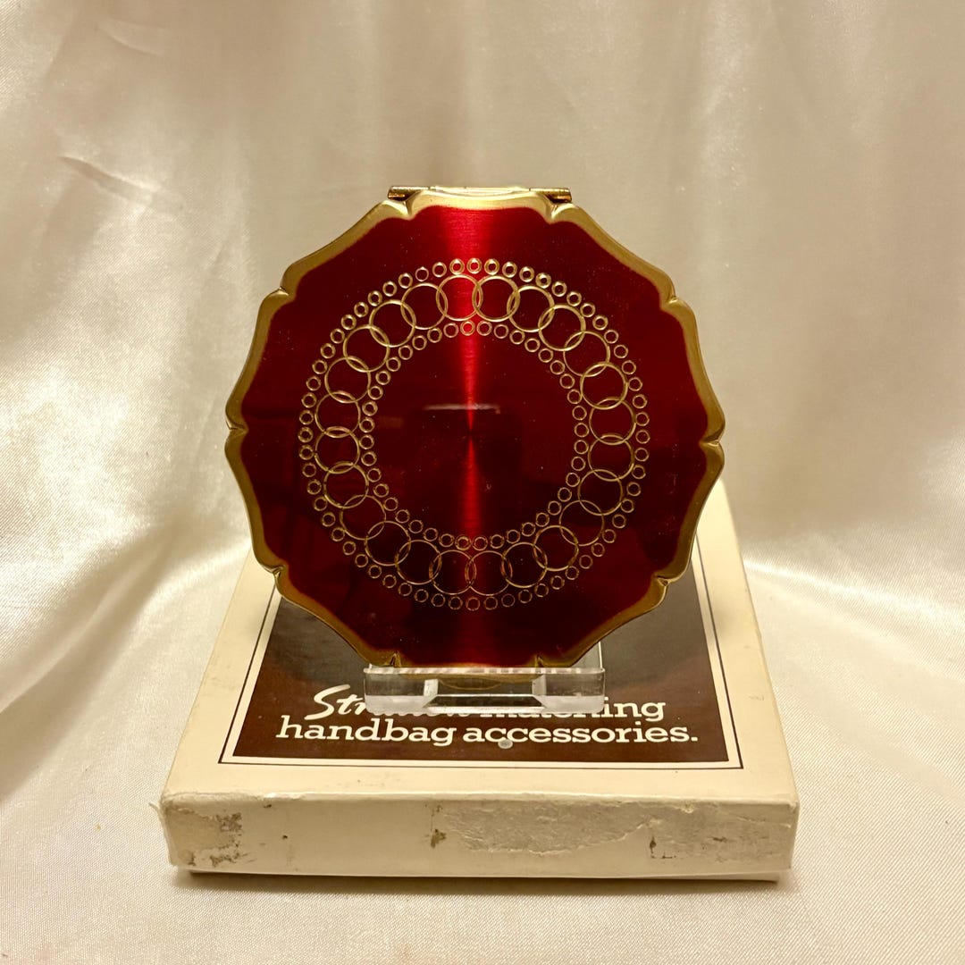 Stratton Red and Gold Compact. Queen Convertible. Diamond Cut Vintage ...