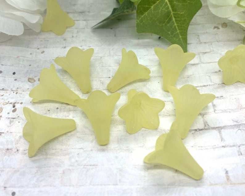 Lucite Trumpet Flower Beads Trumpets 22mm X 22mm - Etsy