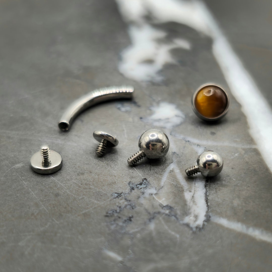 Tiger Eye Stone Titanium Internally Threaded Minimalist Vertical Labret ...