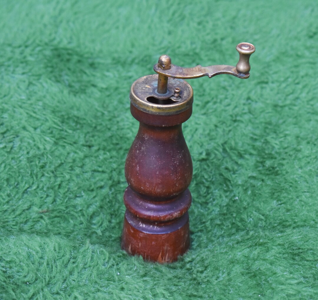 Vintage Wooden Spice Grinder, Pepper Mill, Retro Pepper Mill, Manual ...