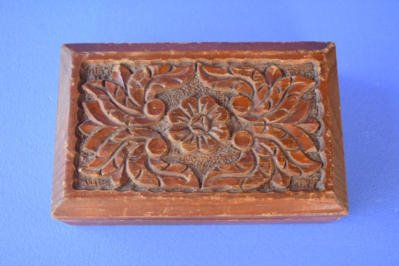 Box with wood carving on the lid, Vintage wooden box,… - Gem