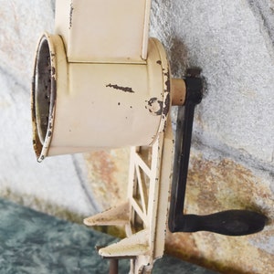 Big Vintage Handmade Walnut Mill, Vintage Walnut Grinder, Old Manual ...