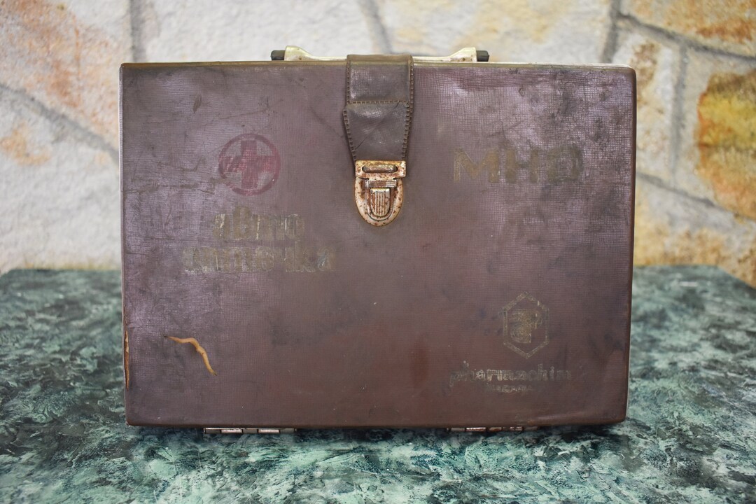 Vintage First Aid Kit , Old Travel Car Medical Bag, Vintage Medicine ...