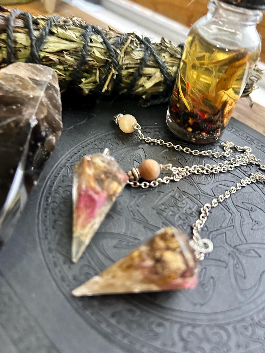 Snapdragon Pendulums - Snapdragon Flowers and Skulls With White Moss ...