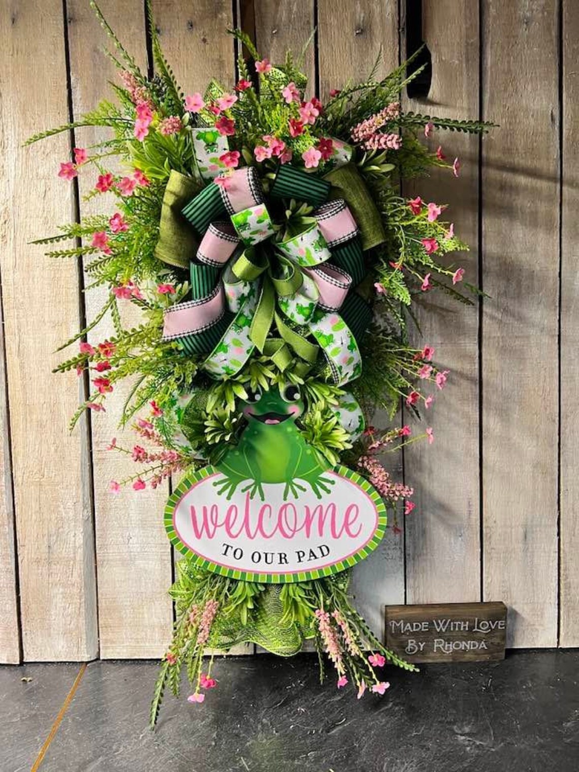 Frog, Welcome to My Pad. Frog Swag, Pink Swag, Front Door, Patio ...