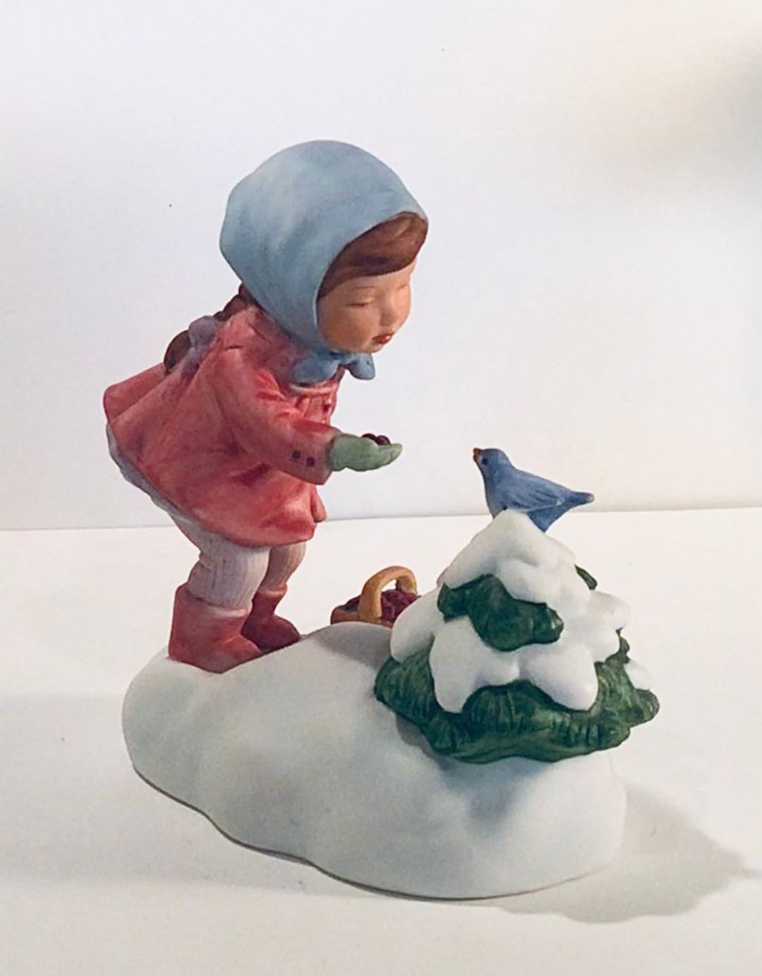 AVON PORCELAIN Music Box Plays we Wish You a Merry Christmas Musical ...