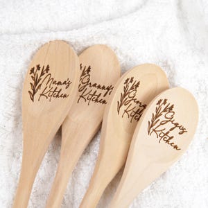 Engraved Custom Wooden Spoon Mom, Sentimental Cooking Gift for Grandma ...