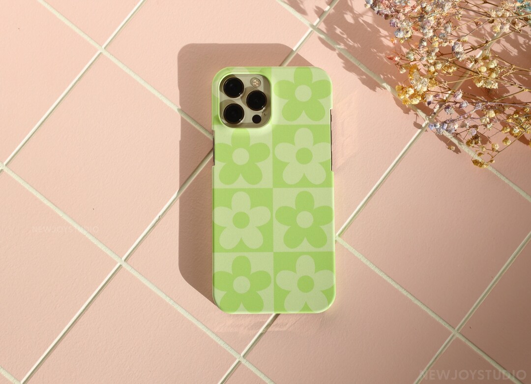 Large Checkerboard Daisy Phone Case, Cute 70's Retro Flowers Sqaures ...