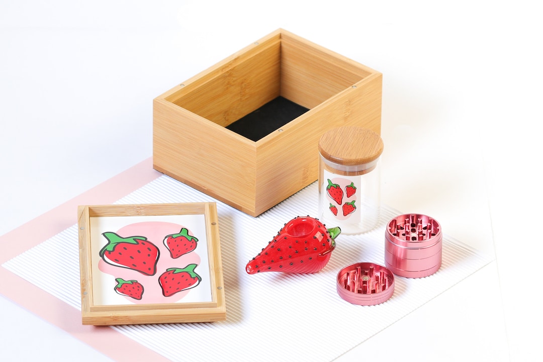 Strawberry Stash Box Set: Glass Pipe, Grinder, Airtight Jar, Bamboo Box ...