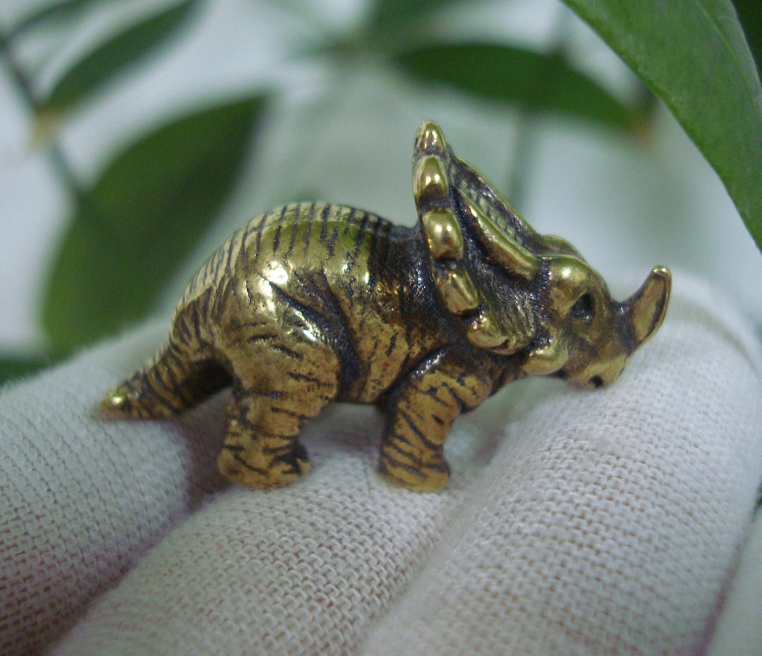 Escultura de bronce macizo del dinosaurio Monoclonius de China antigua ...