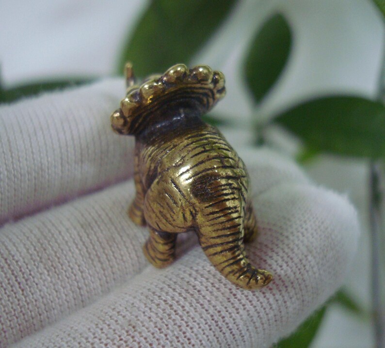 Escultura de bronce macizo del dinosaurio Monoclonius de China antigua ...