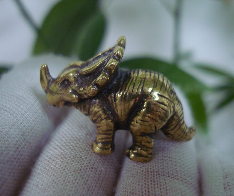 Escultura de bronce macizo del dinosaurio Monoclonius de China antigua ...