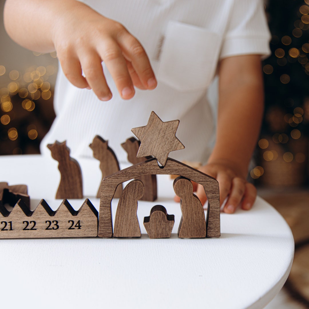 Waiting for Christmas Advent Calendar. Nativity Scene Figurines Set ...