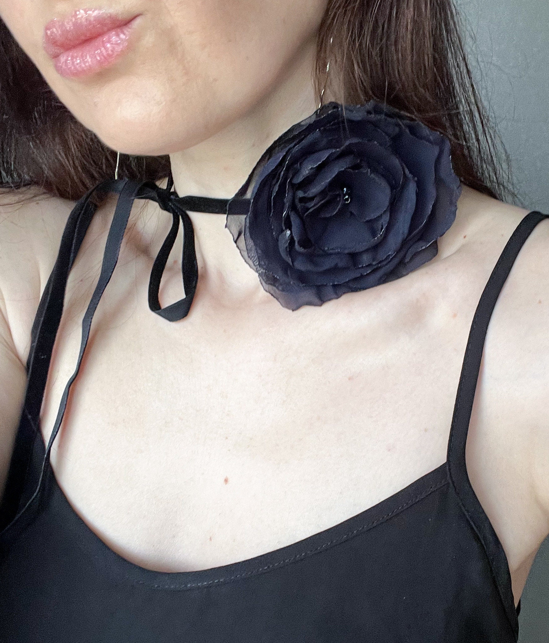 Black rose choker store