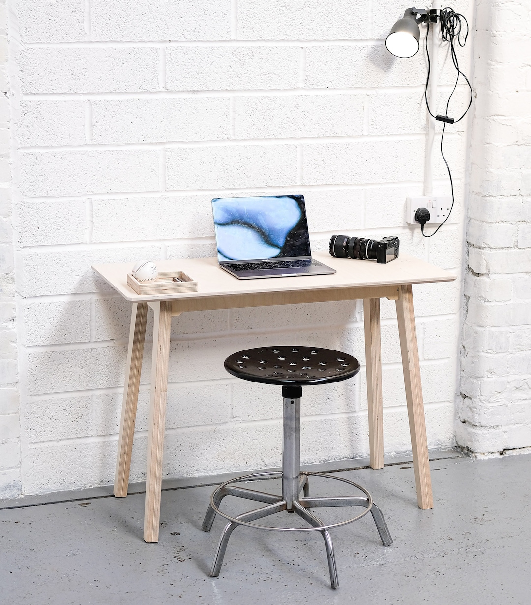 Small Office Desk | Single Writing Table for a Modern Apartment. Small ...
