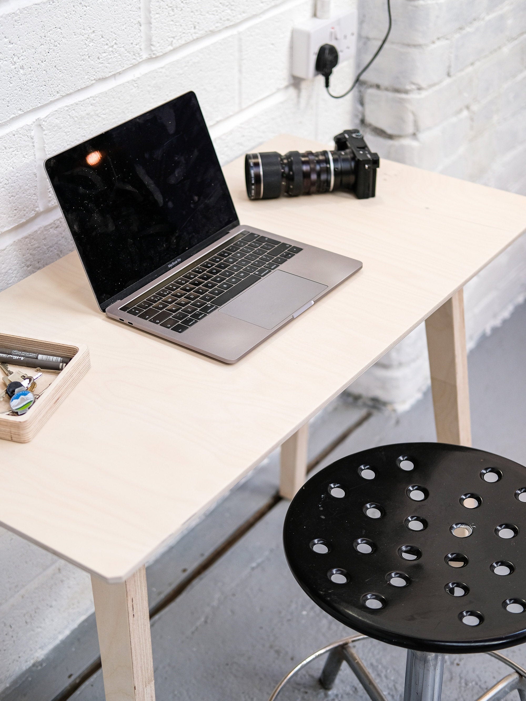 Small Office Desk | Single Writing Table for a Modern Apartment. Small ...