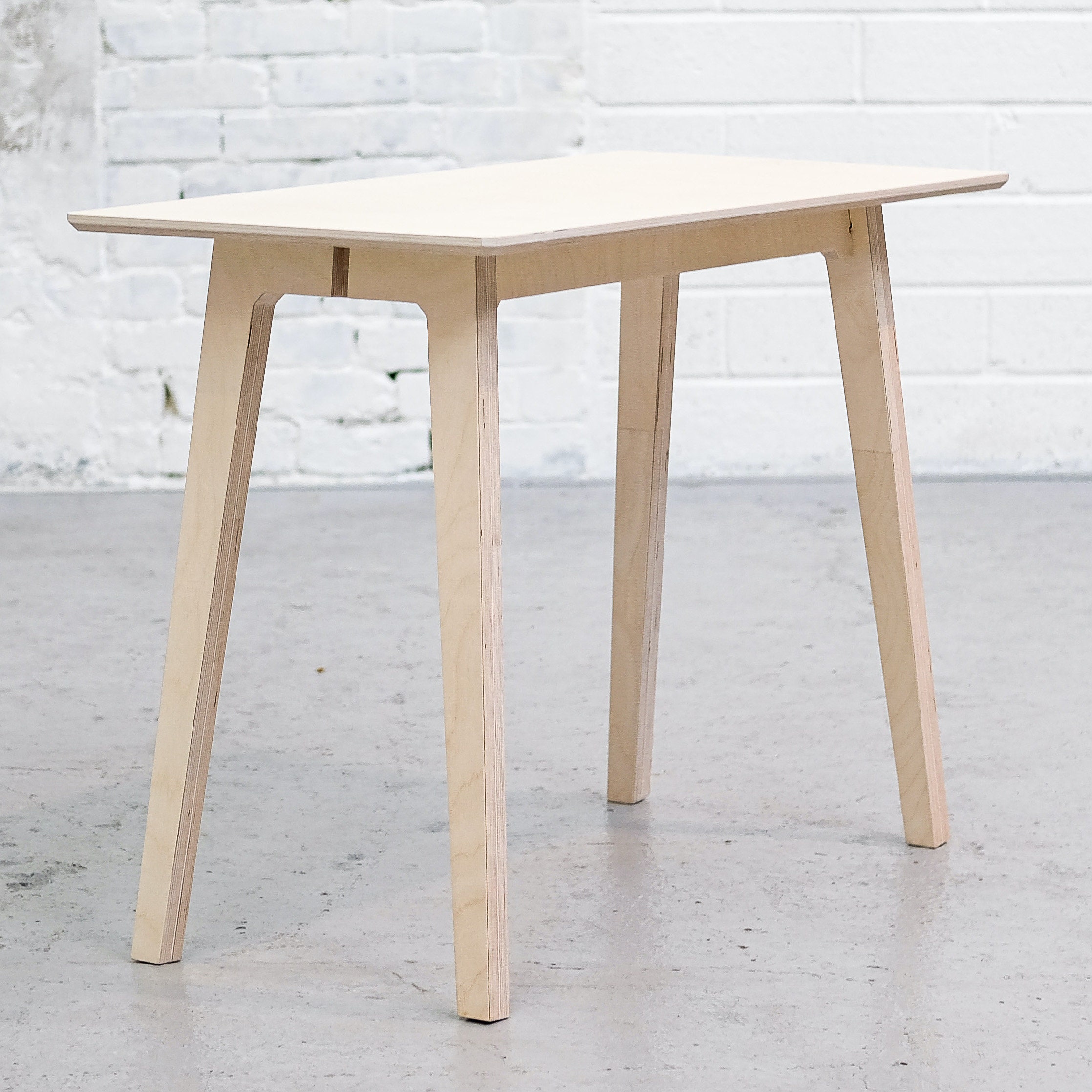 Small Office Desk | Single Writing Table for a Modern Apartment. Small ...