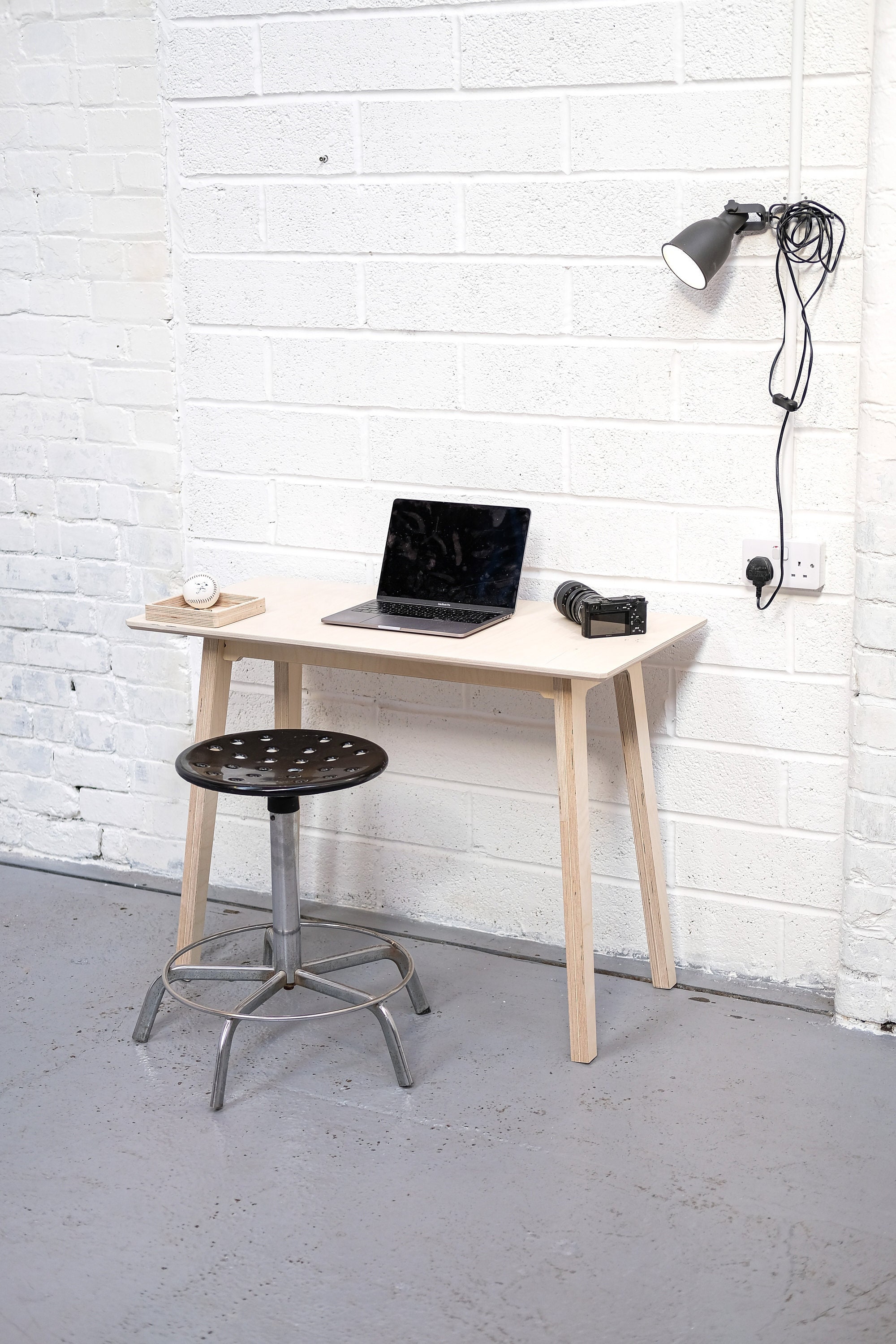 Small Office Desk | Single Writing Table for a Modern Apartment. Small ...