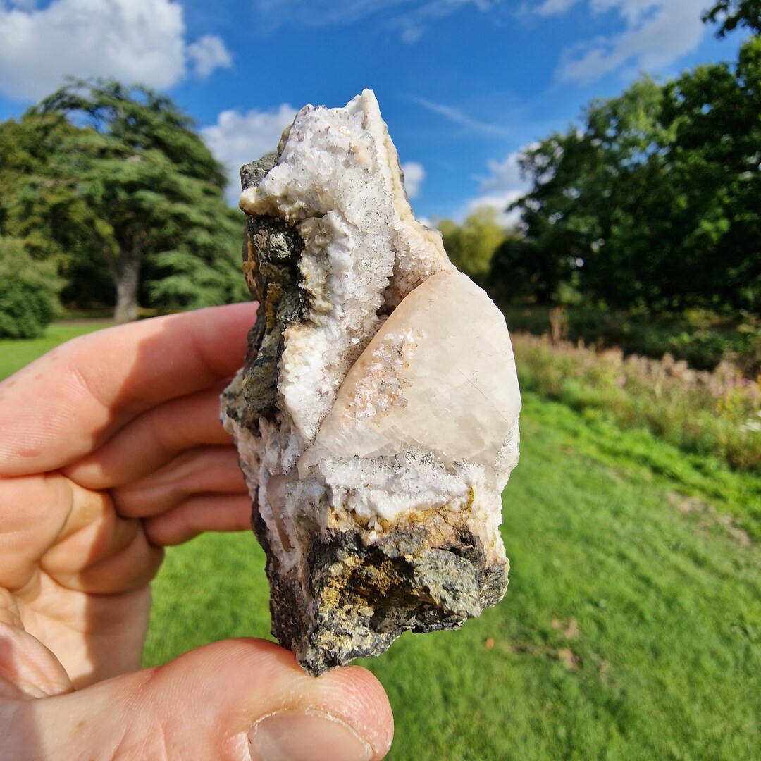 Calcite and Quartz With Geothite Inclusions - Calton Hill Quarry ...