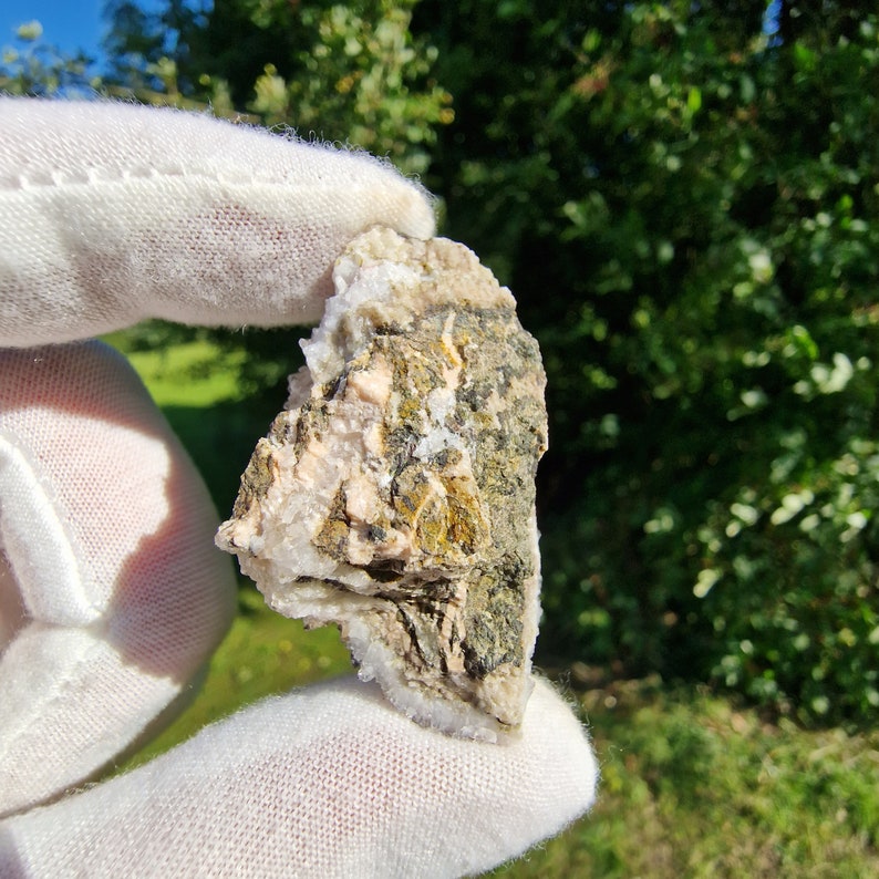 Calcite and Quartz With Geothite Inclusions - Calton Hill Quarry ...