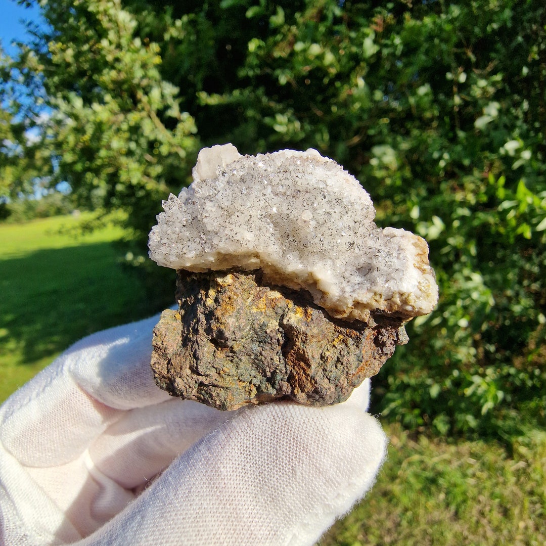 Quartz With Geothite Inclusions and Calcite - Calton Hill Quarry ...