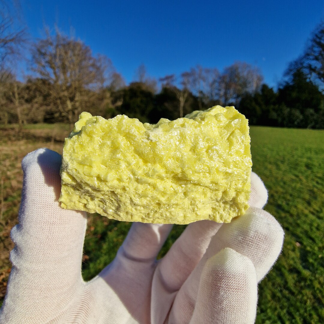 Sulphur Kawah Ijen Volcano Indonesia Minerals Sulphur Crystal Minerals ...