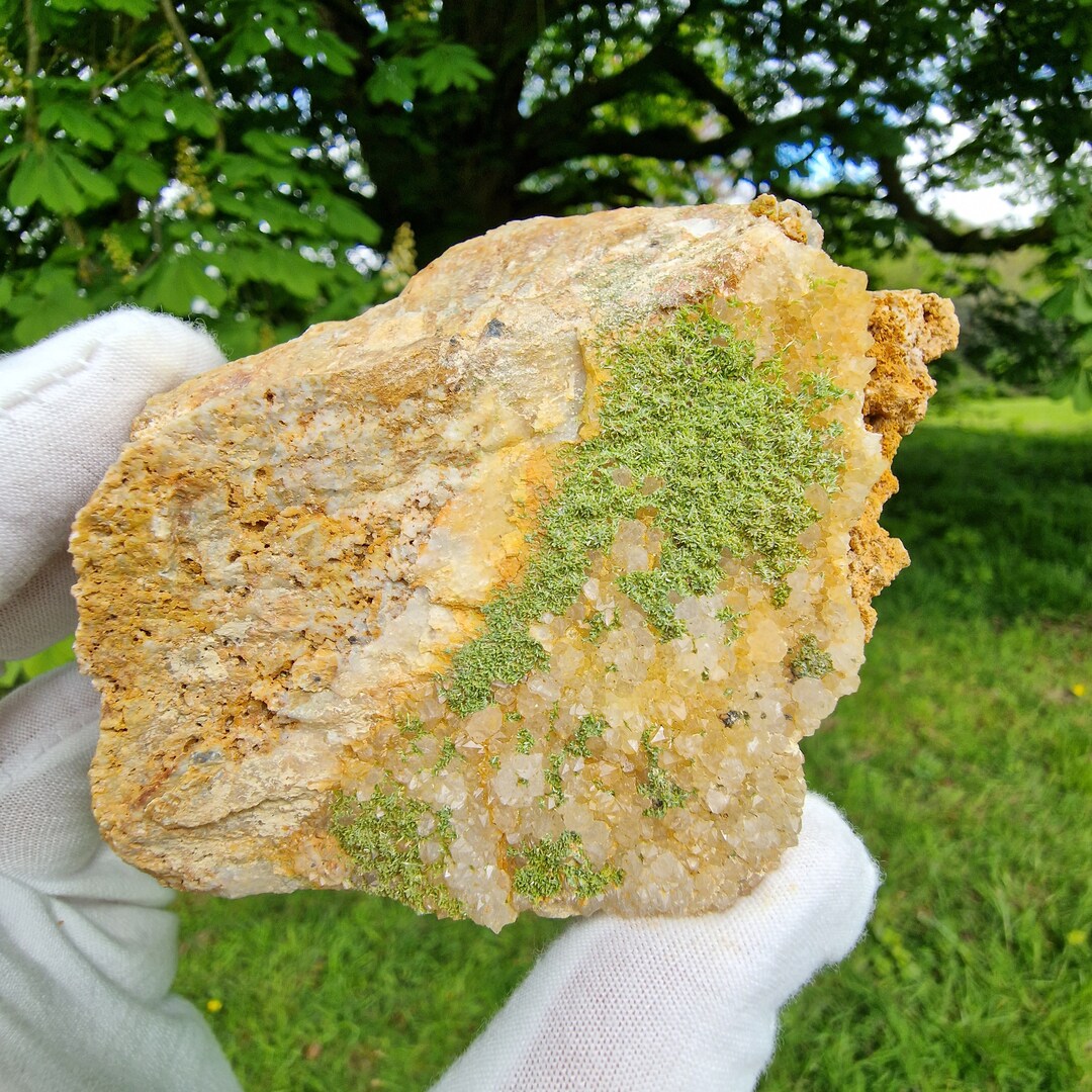 Pyromorphite on Quartz - Bwlch Glas Mine - Pyromorphite - Minerals ...