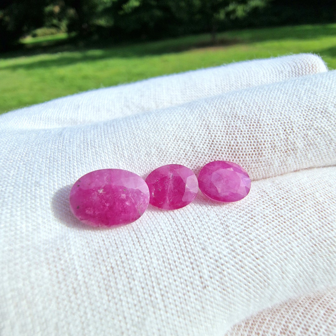 Ruby Gemstone Set - Gemstones - Corundum - Ruby - Fluorescent Crystals ...