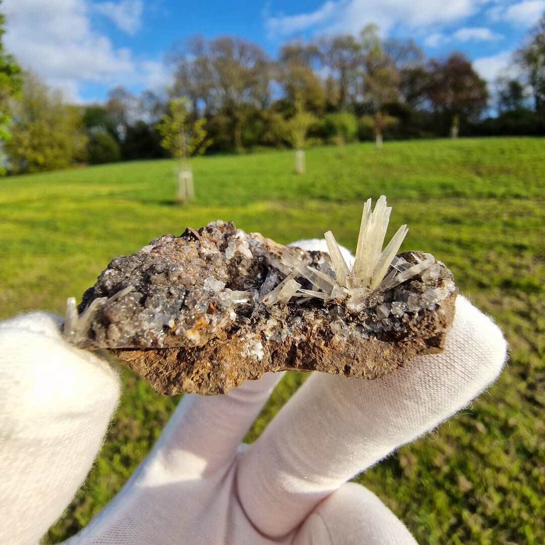 Aragonite and Toderokite - Broadwood Quarry Quarry - British Minerals ...