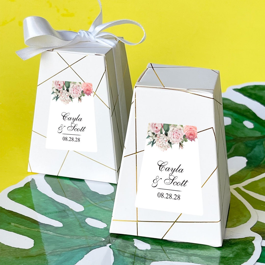 Set of 24 Personalized Triangle Pedestal Foil Pattern Favor Boxes With ...