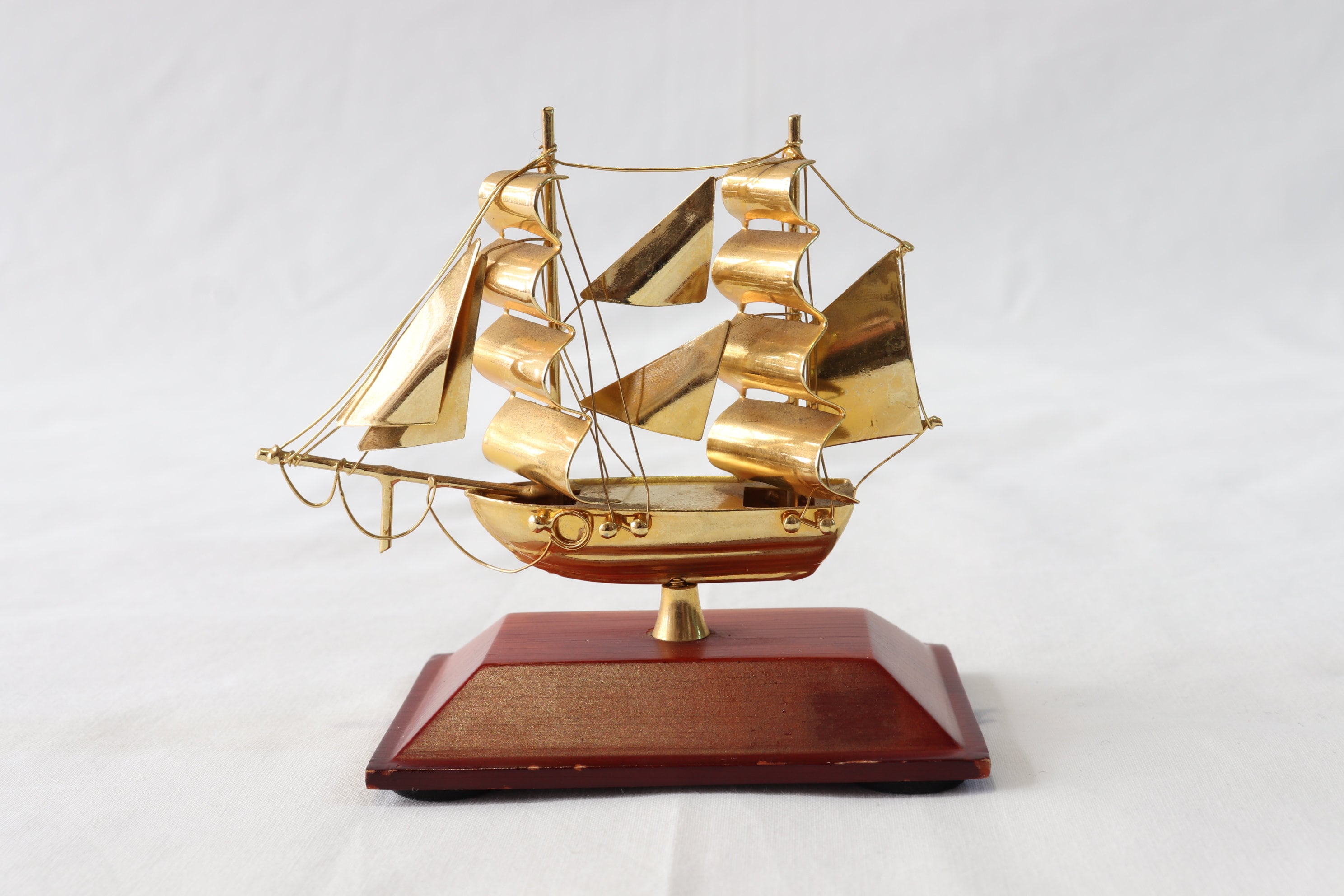 Discovery Ship Model, Gold Plated Ship Model, Handmade Ship Model ...
