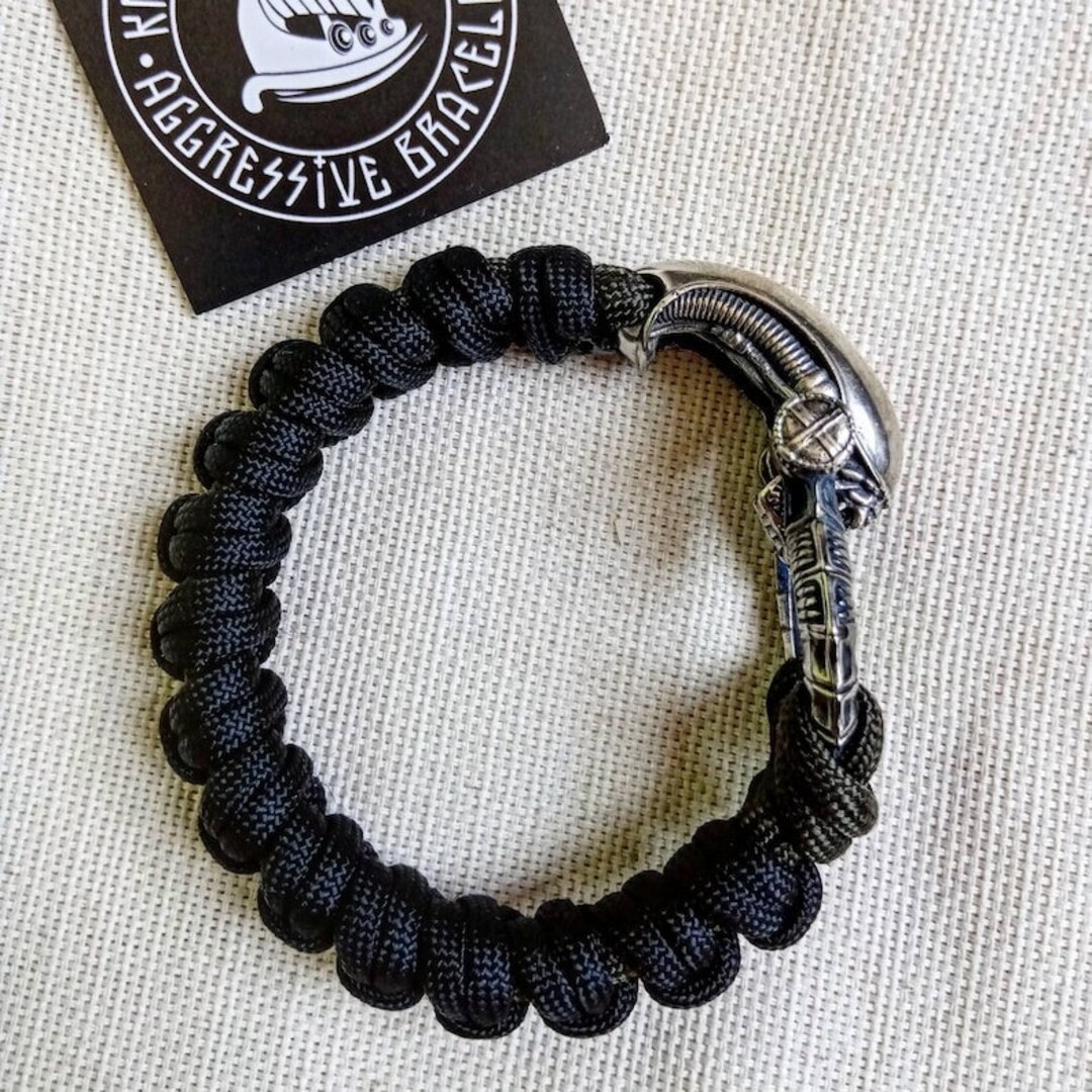 Paracord Bracelet Weaving Tutorial: Alien Bangle Instructions (digital ...