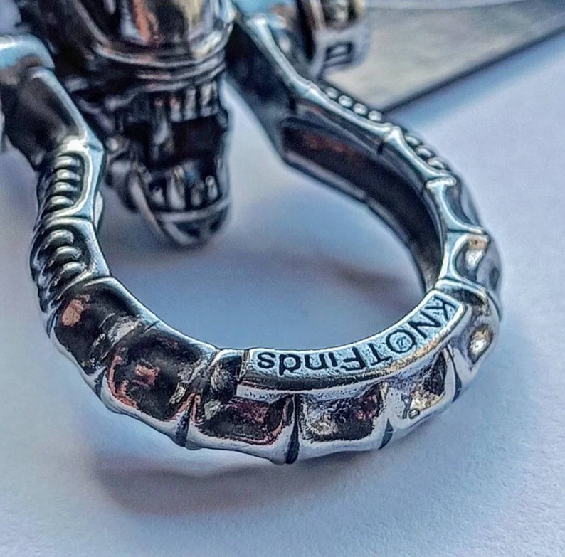 Steel Alien Paracord Shackle: Xenomorph Viking Bead - Etsy
