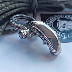 Steel Alien Paracord Shackle: Xenomorph Viking Bead - Etsy