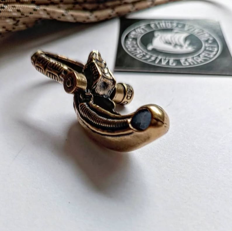 Brass Paracord ALIEN Shackle. Xenomorph. Beads for Paracord - Etsy