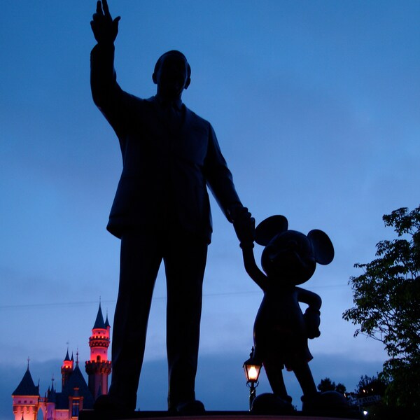 Partners Statue - Etsy