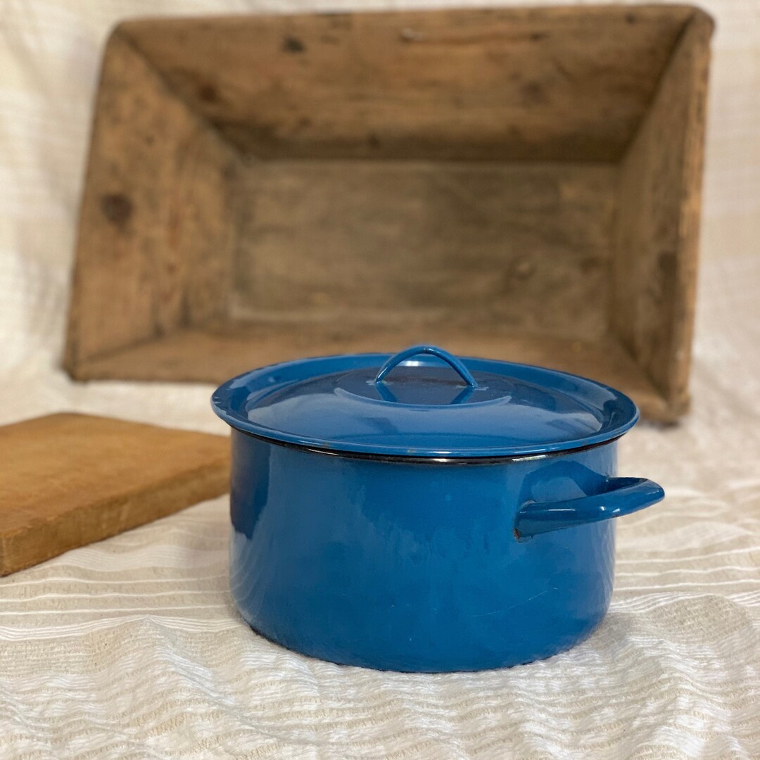 Vintage Kitchen Cast Iron Enamel Cooking Pot With Black Stripe Enamel ...