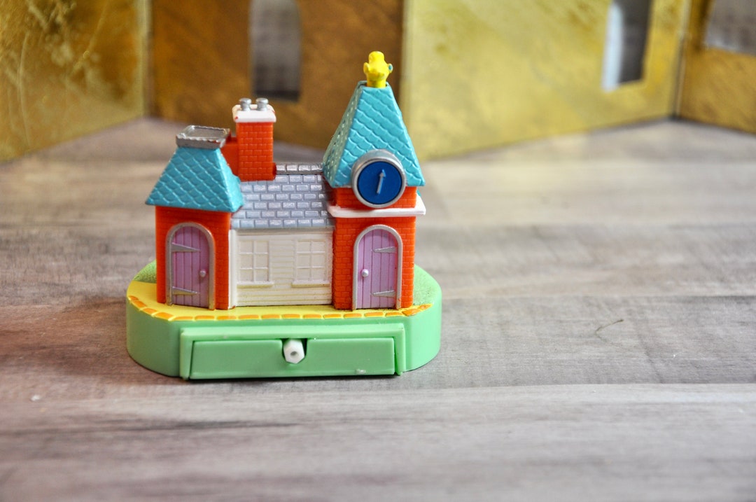 Disney Magic Kingdom Disneyland Polly Pocket Train Depot With Bird ...