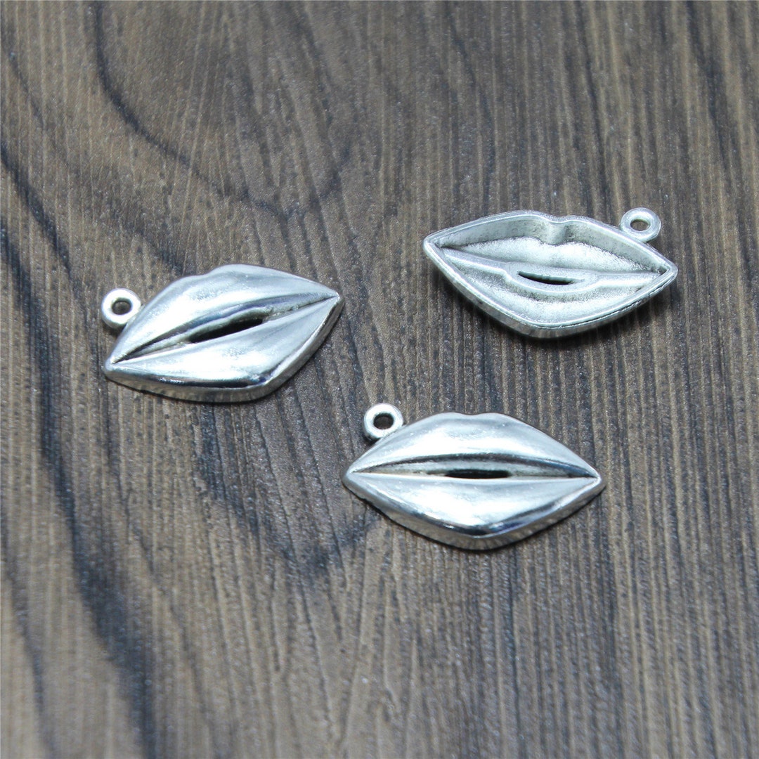 15 Antiqued Silver Tone Lips Charms: Kissing Pendants (24x14mm) - Etsy