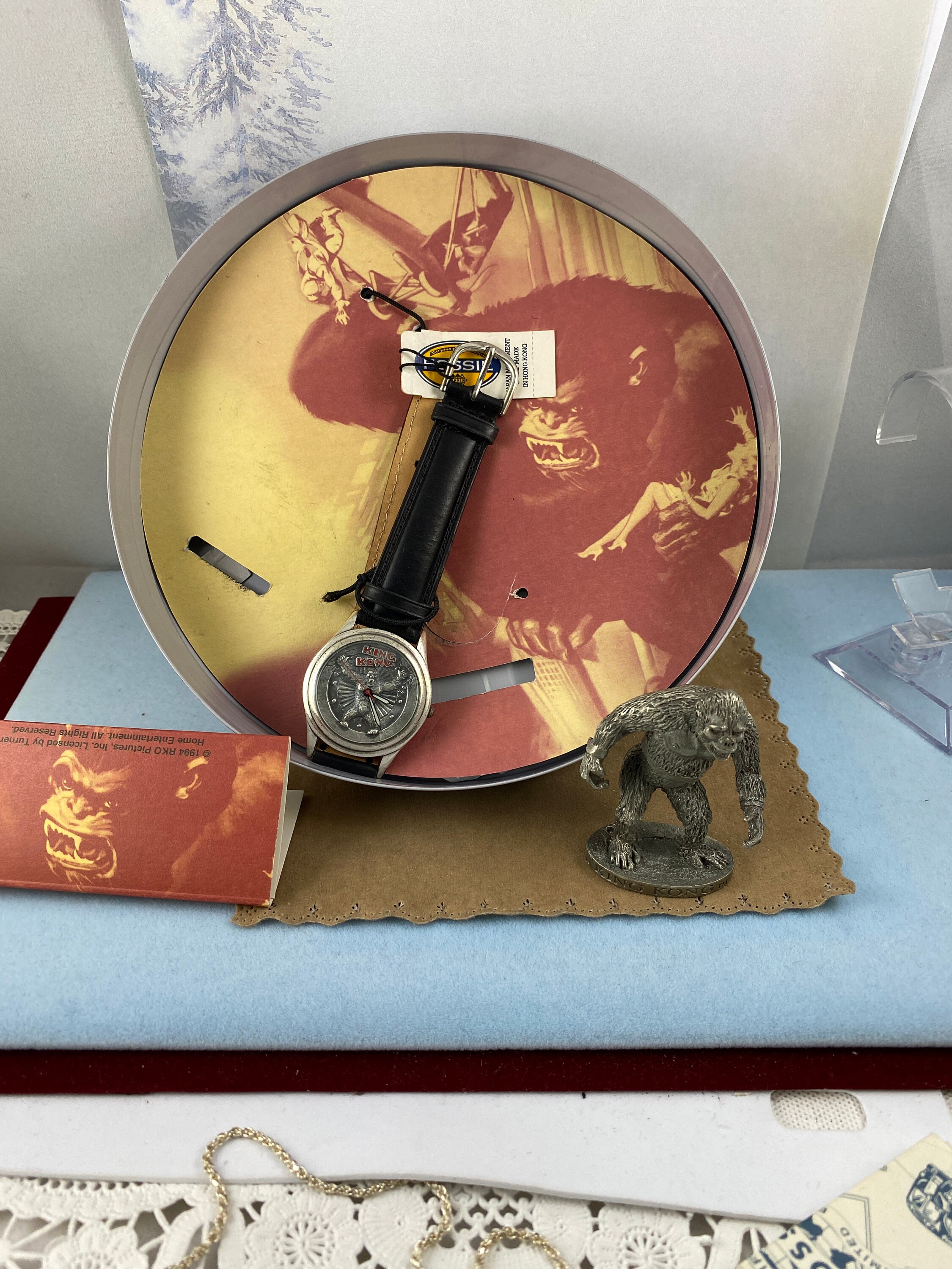 Vintage Fossil Collector King Kong Watch Limited Edition Set Vintage Fossil Collector King Kong Watch Limited Edition Set