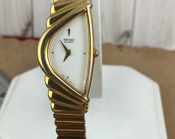 Vintage and Very Unusual Aysmmetrical Seiko Triangular Shaped Face Gold ...